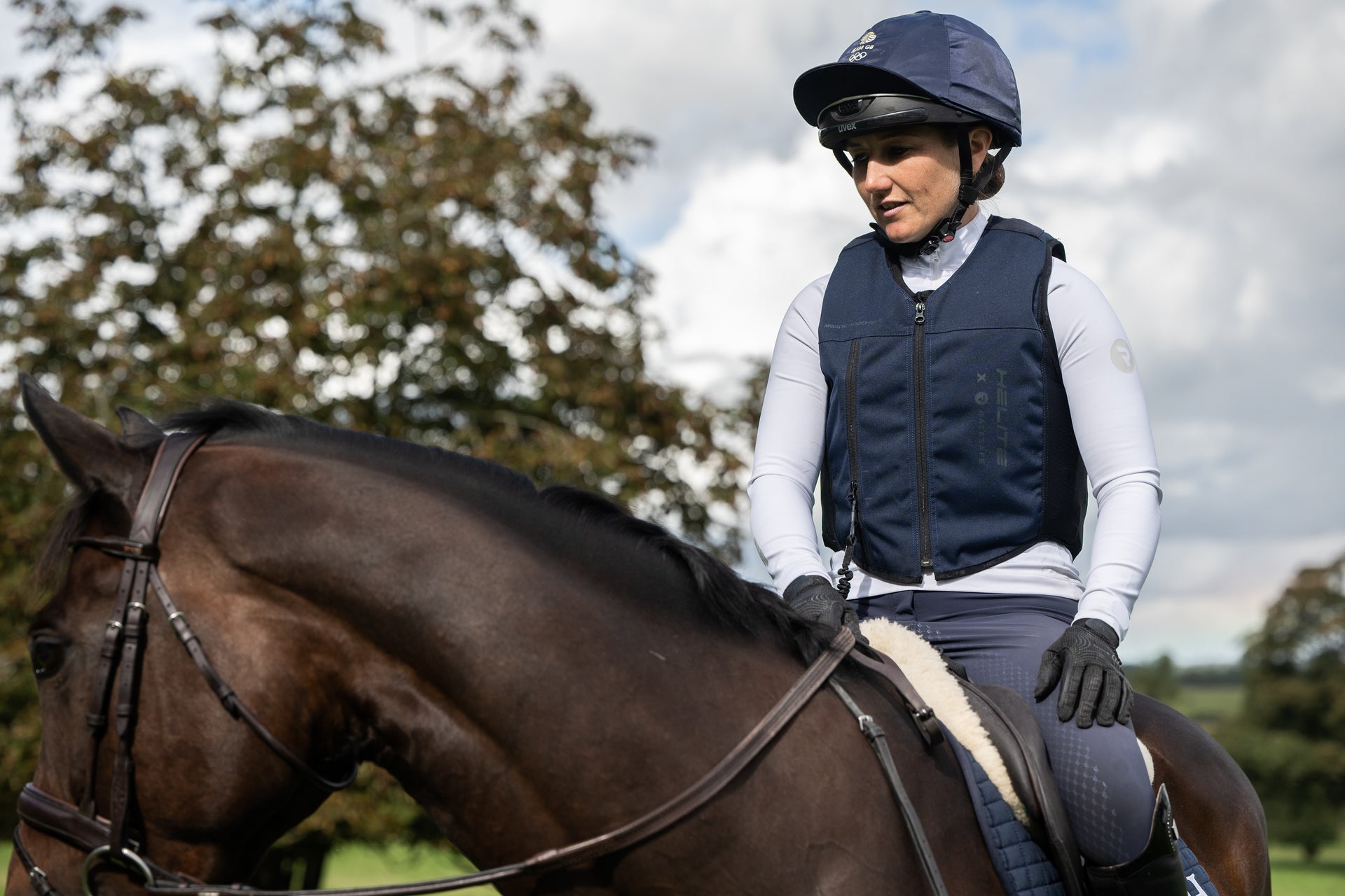 How to attach your MotionAir air jacket to your Motion3 body protector ...